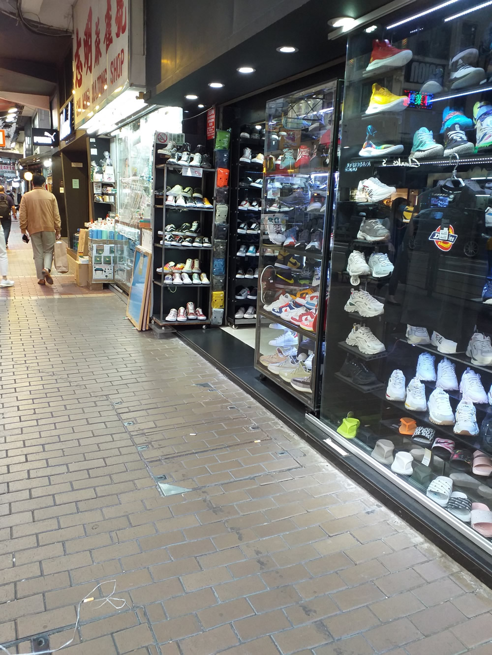Hong Kong Fun in 18 Districts - Sneaker Street